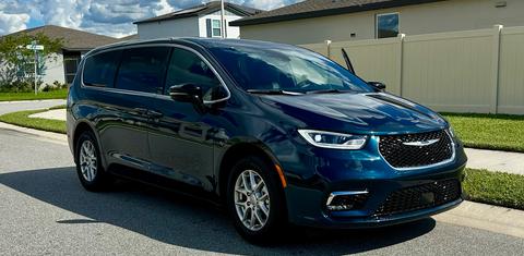 Chrysler Pacifica 2025 rental in Tampa, FL by Karmora LLC | Turo