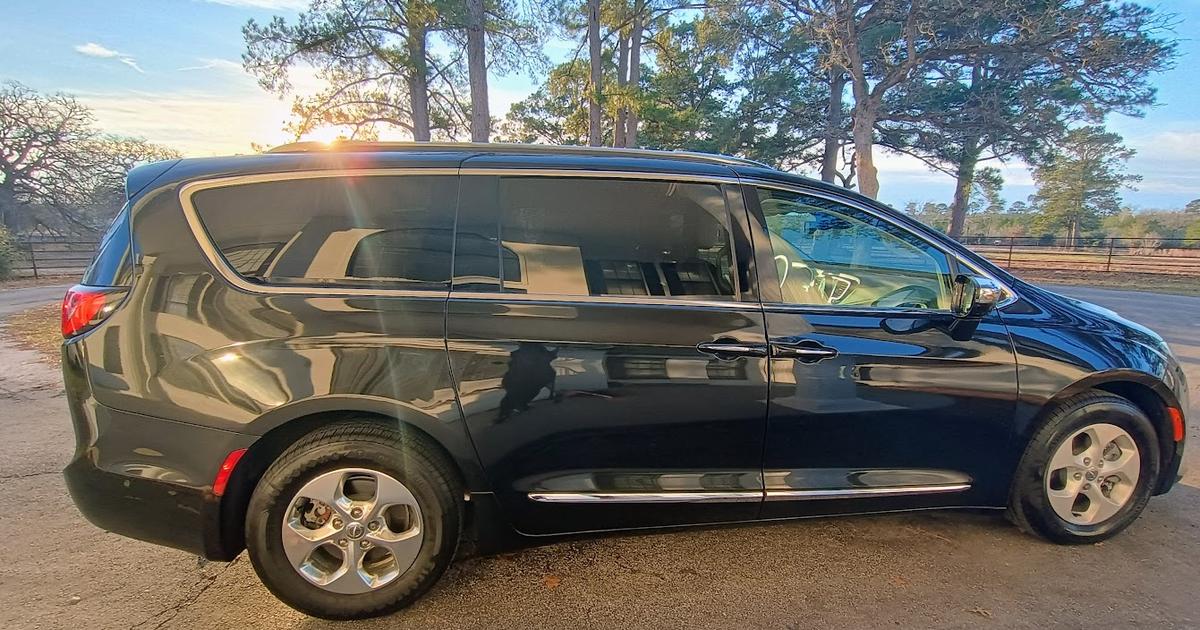 Chrysler Pacifica 2018 rental in Paige, TX by Mario David | Turo