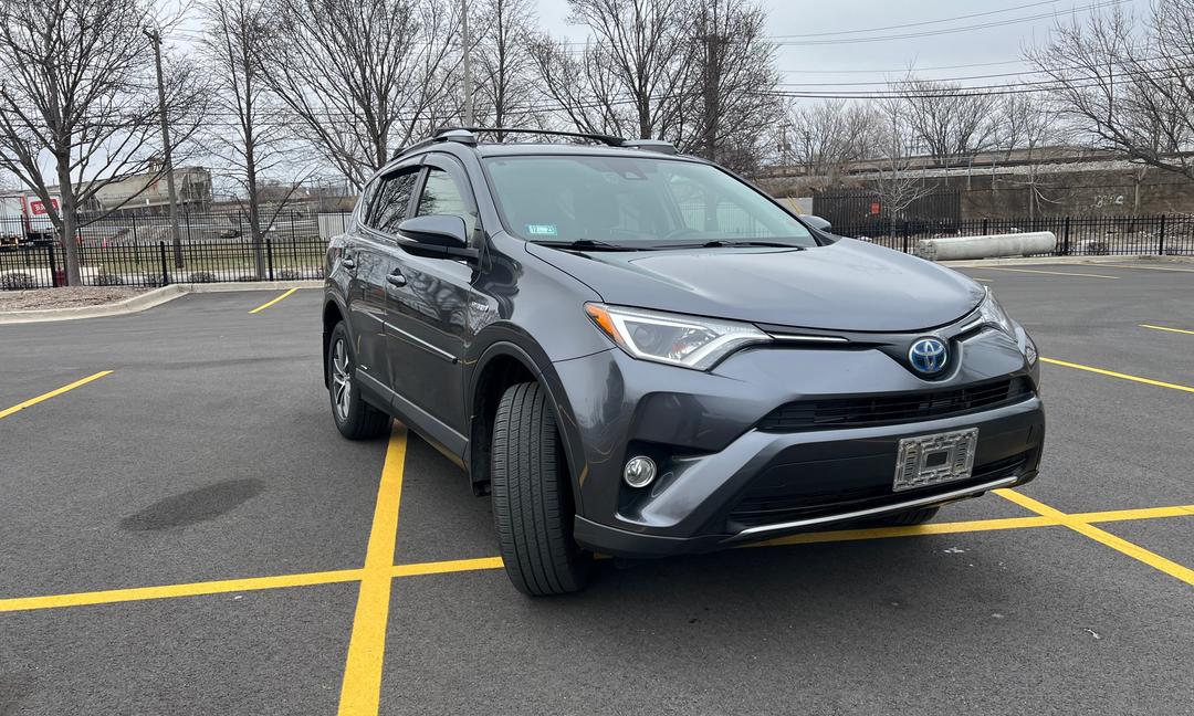 Toyota RAV4 Hybrid 2018 rental in Chicago, IL by MJ | Turo