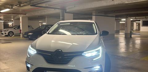 Location de Renault MEGANE IV 2023 à Roissy-en-france (FRA) par ...