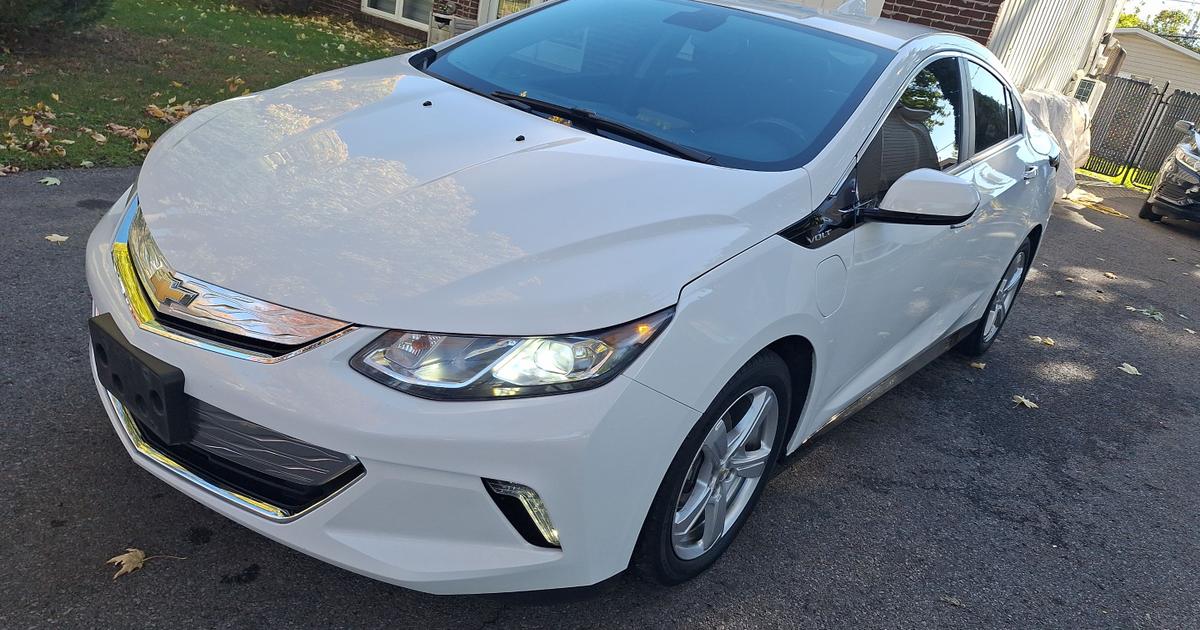 Chevrolet Volt 2018 rental in Montréal, QC by Salomax T. | Turo