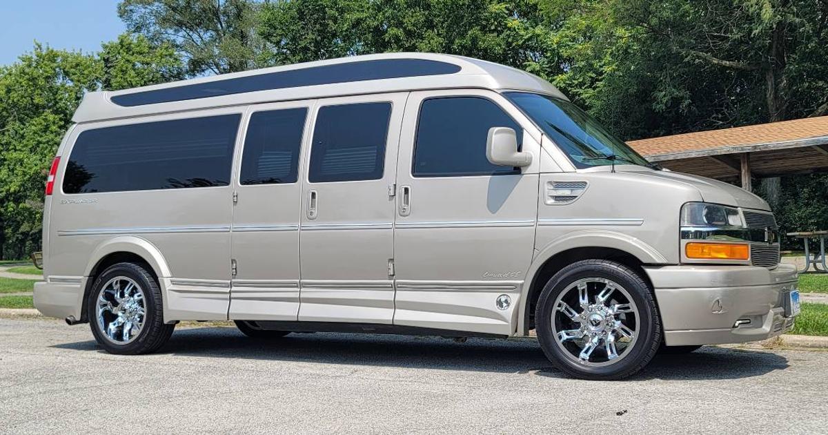Chevrolet Express 2021 rental in Country Club Hills, IL by VANKINGSS ...