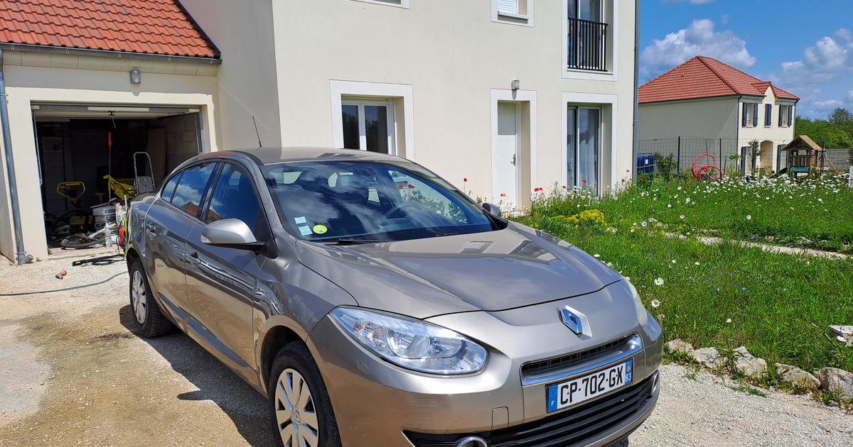 Renault FLUENCE 2012 rental in Autruy-sur-Juine, CENTRE-VAL DE LOIRE by ...