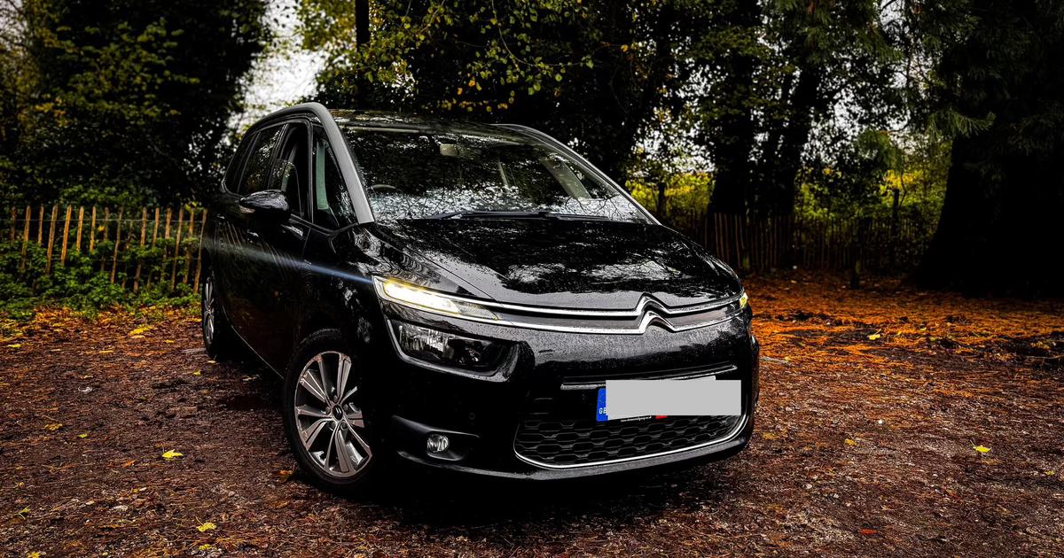 Citroen Grand C4 Picasso 2016 rental in Walton-on-Thames, ENGLAND by ...