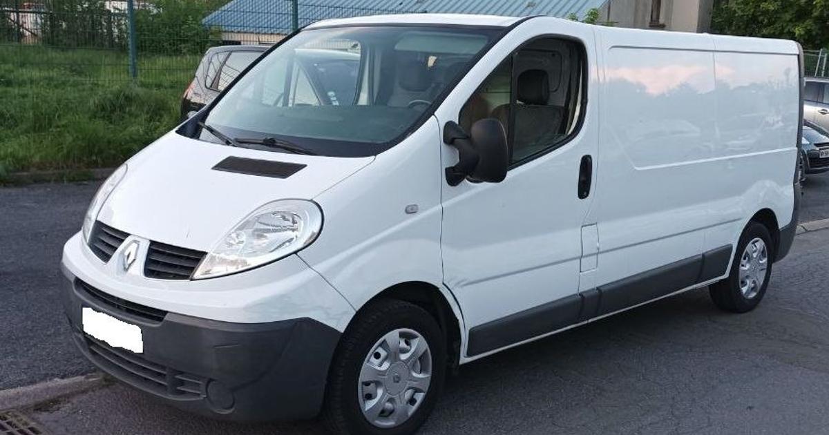 Renault TRAFIC 2010 rental in Jouy-le-Moutier, IDF by Revi Agence .. | Turo