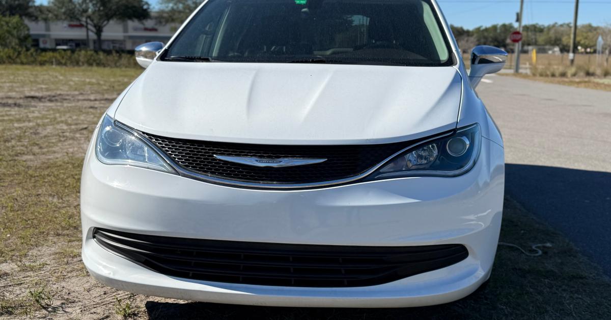 Chrysler Pacifica 2018 rental in Orlando, FL by CARLOS | Turo